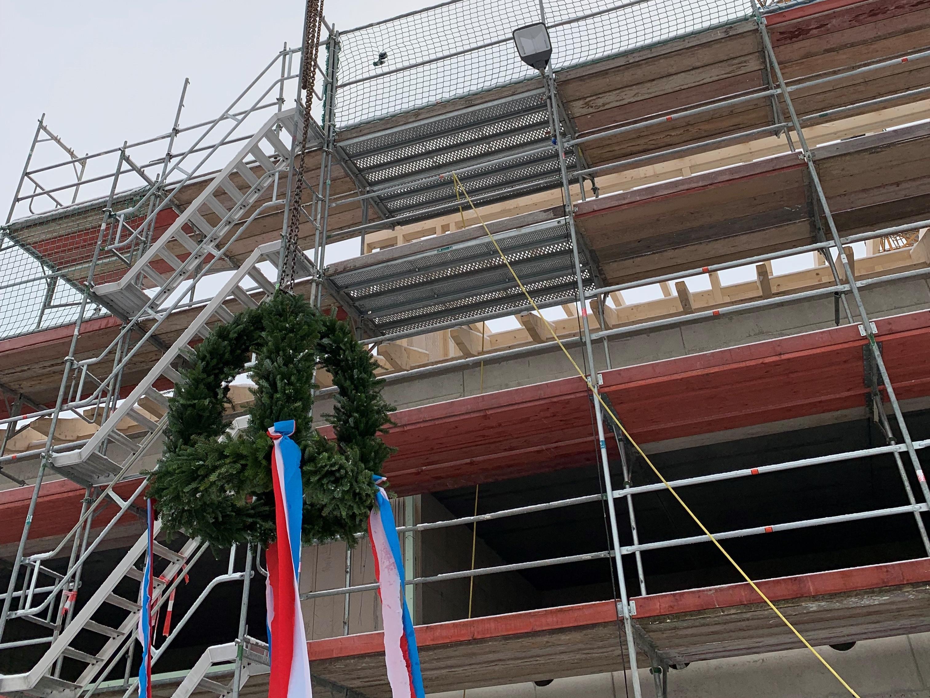 Richtfest im Schnee an der Richard-Hallmann-Schule in Trappenkamp